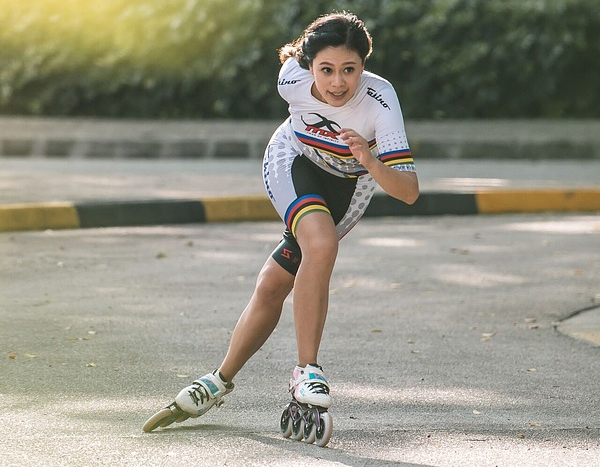 Crossover - Στροφή με ταχύτητα | Slalom Roller School